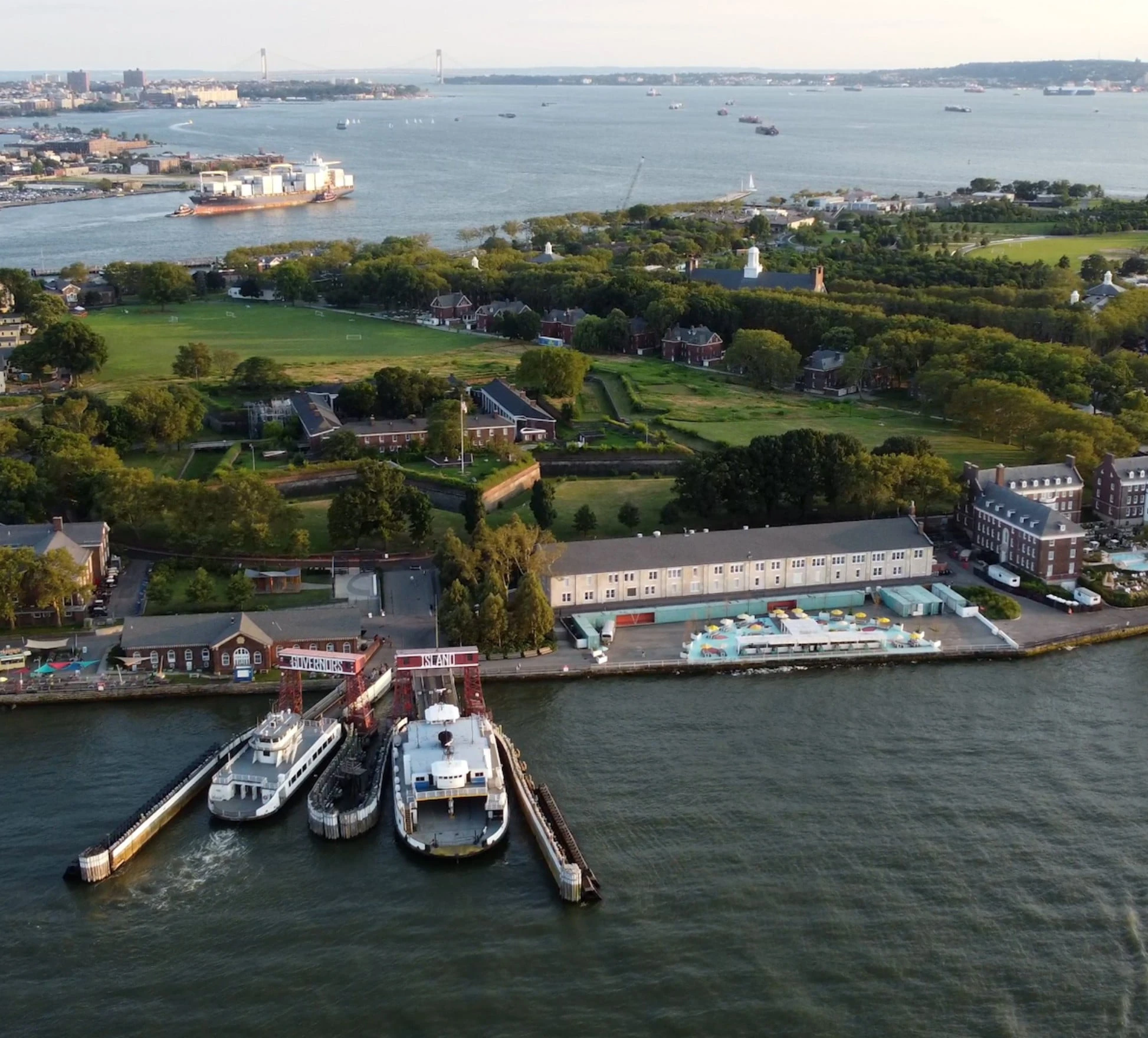 Seaport Apartments & Rentals - Pearl House
